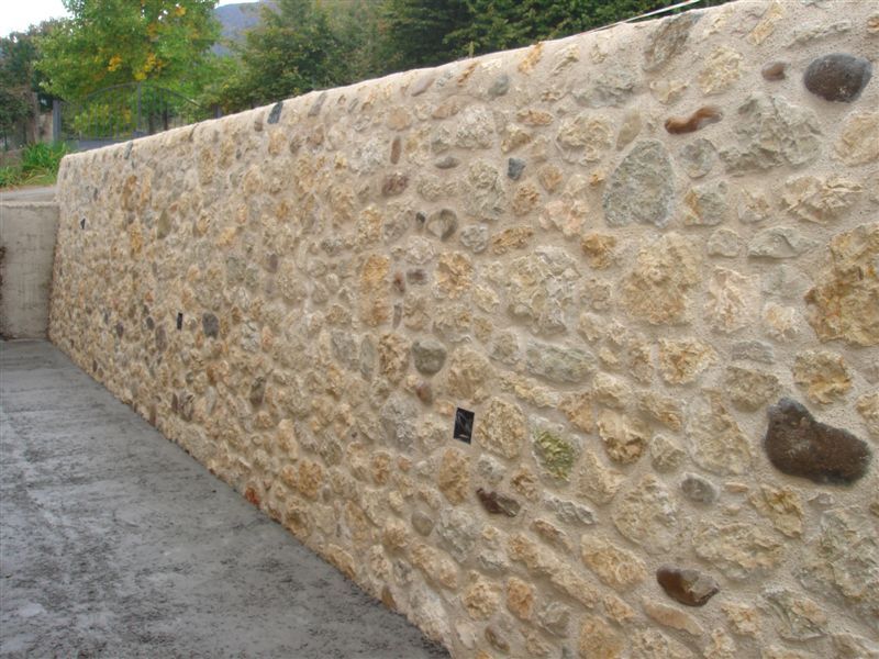 Mur de soutènement en pierres